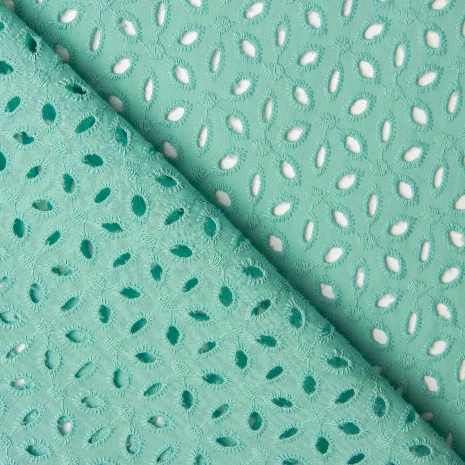 Bordado Suizo Pétalos Verde Agua – Ribes & Casals