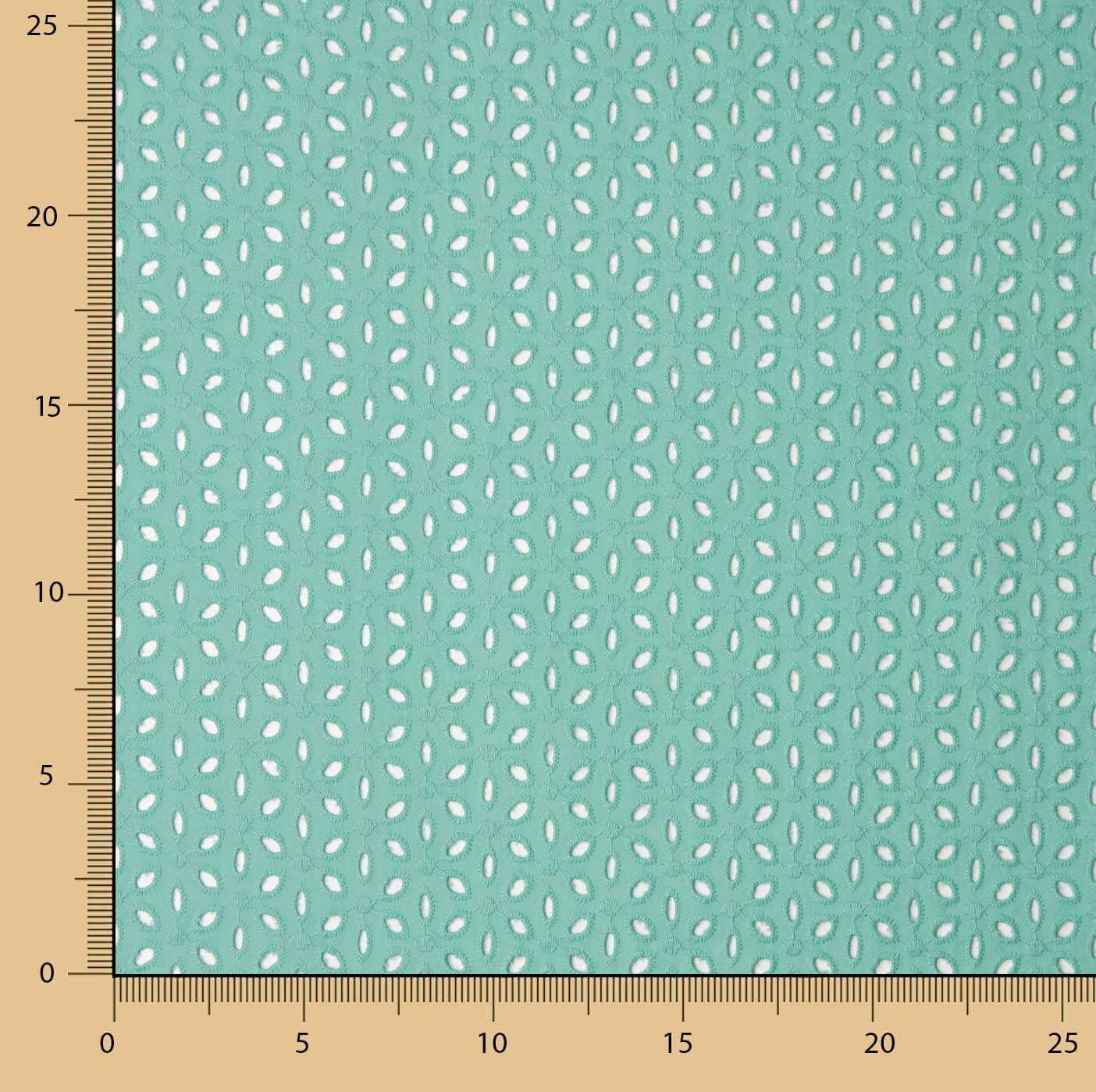 Bordado Suizo Pétalos Verde Agua – Ribes & Casals